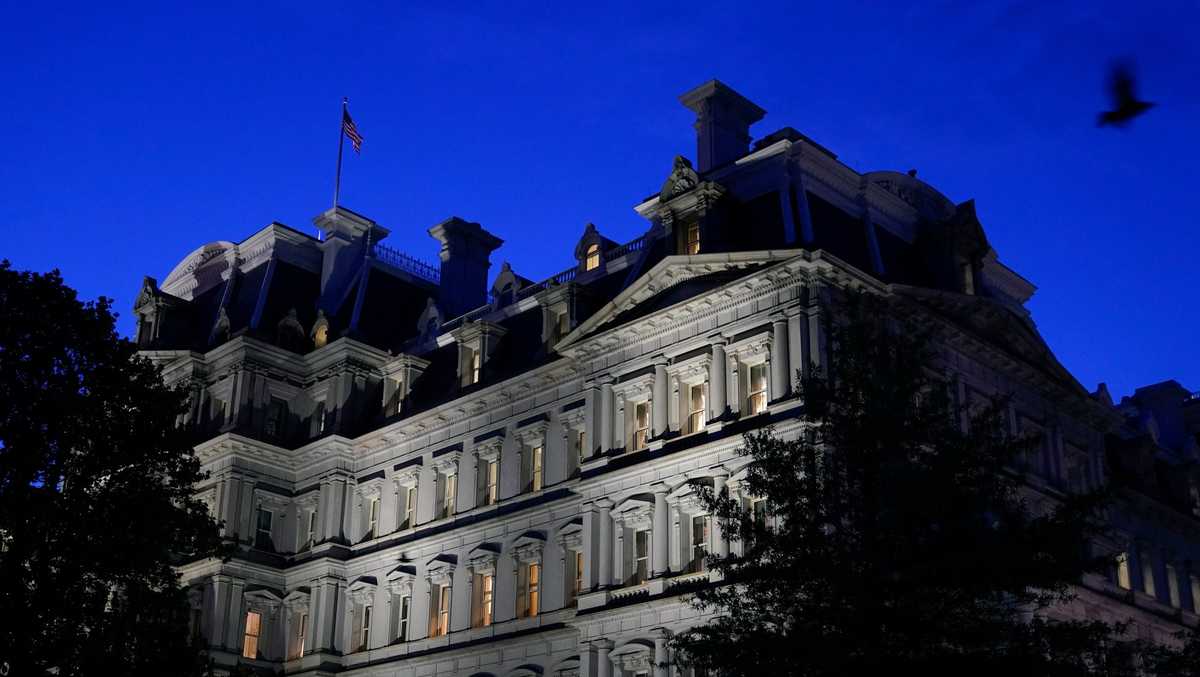 Fire breaks out at building near White House; no injuries