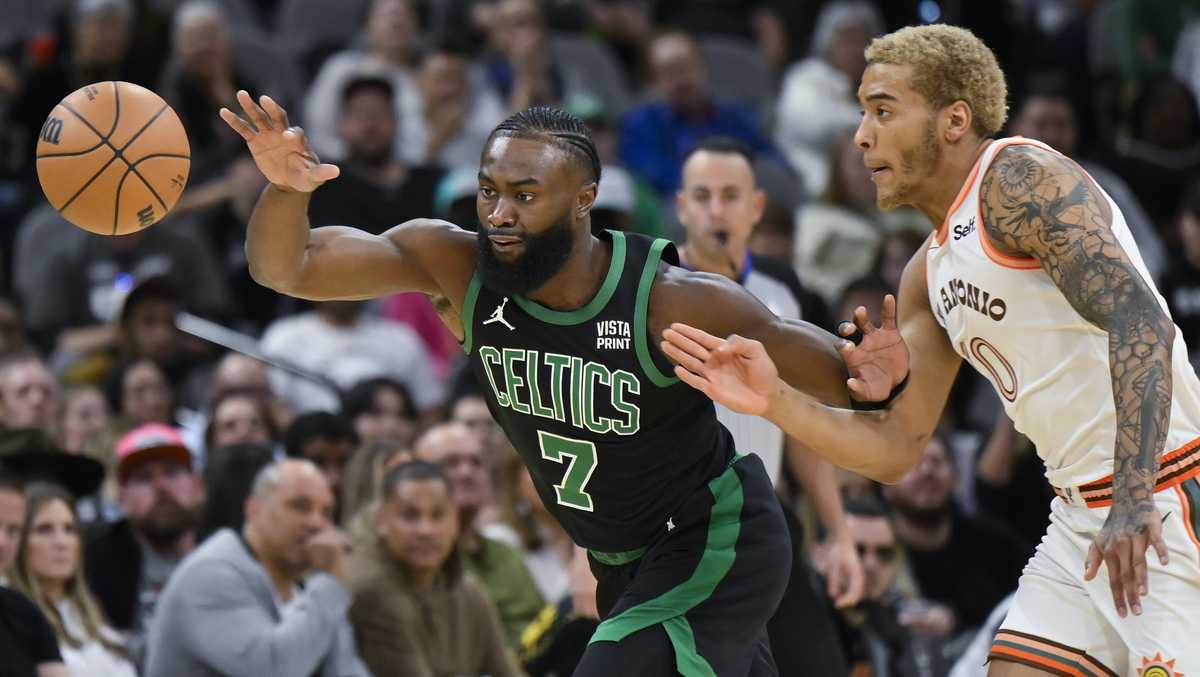 Celtics extend winning streak to 6 games with a 134-101 rout of the Spurs