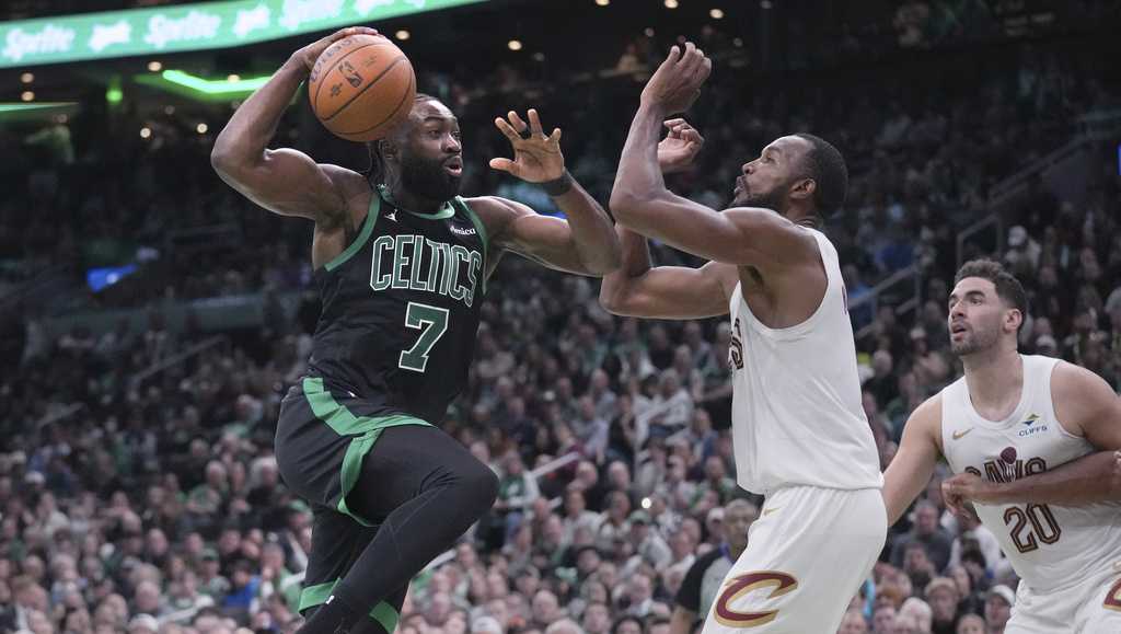 Celtics hand Cavaliers first loss of season, winning 120-117 to end Cleveland's 15-game win streak