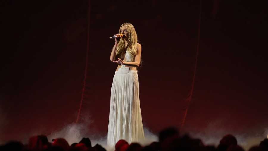 Kelsea Ballerini postpones Pittsburgh concert due to illness