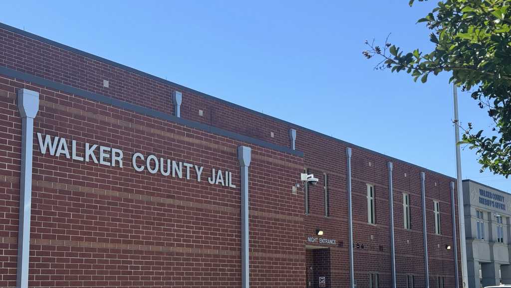 Walker County jailer charged with sexual misconduct involving an inmate