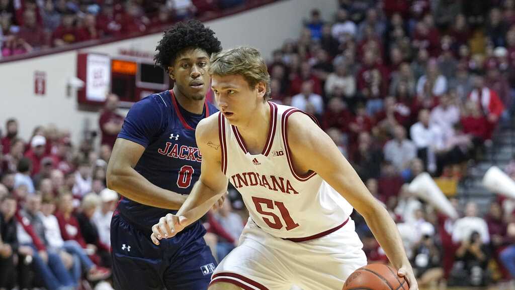 Moeller grad who started college basketball career at Indiana ...