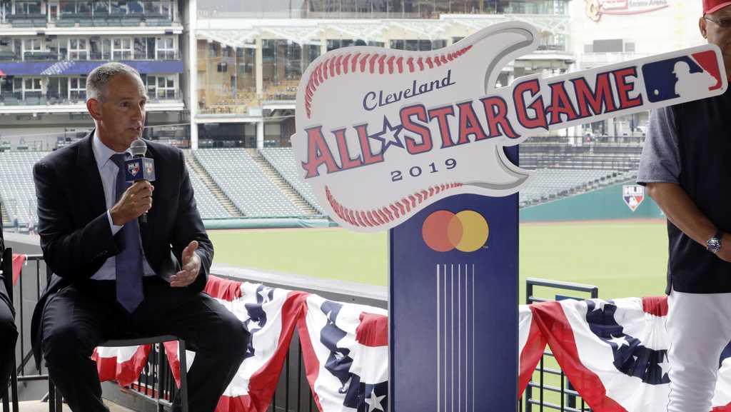 Big Ten hiring former MLB executive as commissioner