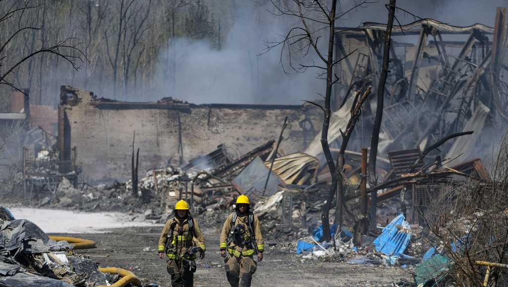 Hundreds forced from Indiana homes as plastics fire burns