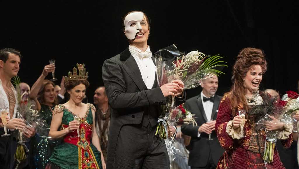 'Phantom of the Opera' closes on NY Broadway after 35 years - WJCL