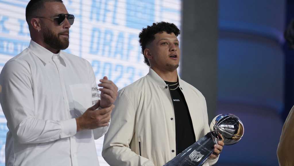 Patrick Mahomes discusses Taylor Swift, Travis Kelce in ESPN interview