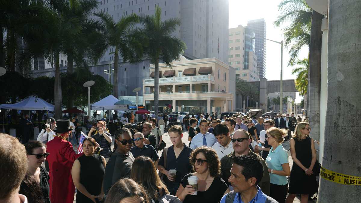 Trump supporters cheer wildly as he arrives at Miami courthouse, while ...