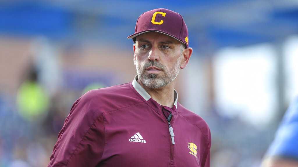 University of Cincinnati introduces new baseball coach