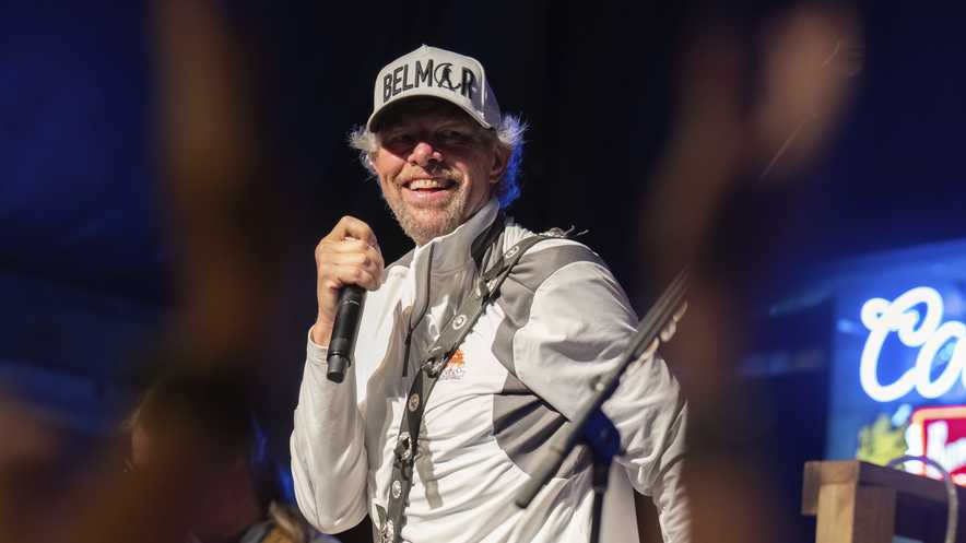 Toby Keiths Shows Mark Return To Stage After Cancer Diagnosis