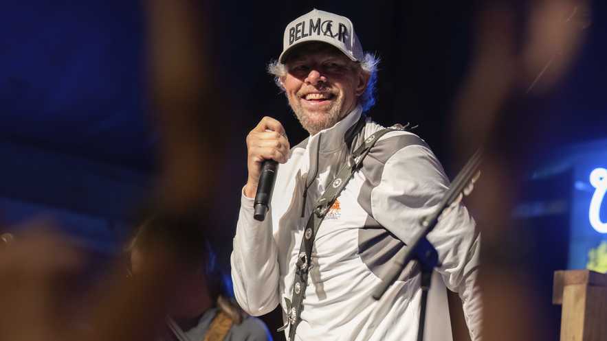 Toby Keiths Shows Mark Return To Stage After Cancer Diagnosis