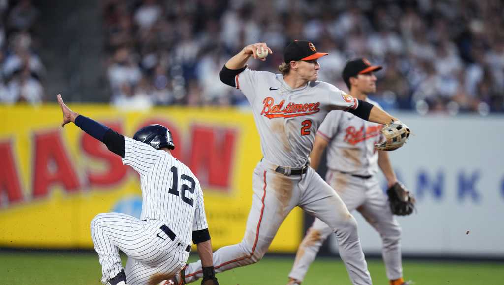 Yankee Stadium cameraman injured by throw from Orioles shortstop