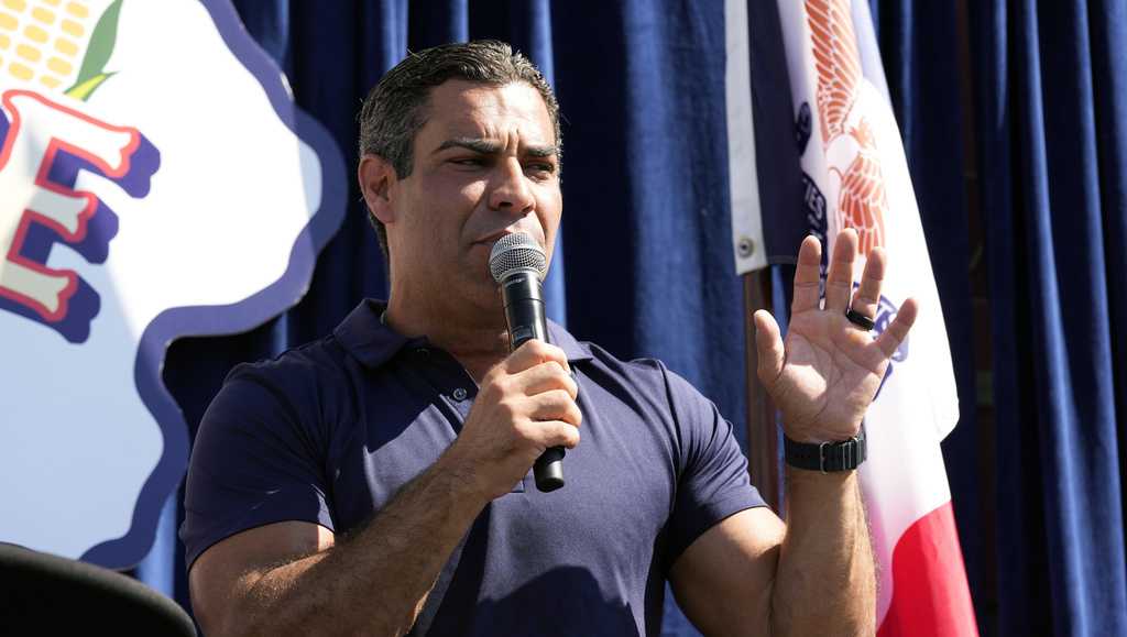 Miami Mayor Francis Suarez suspends his presidential bid