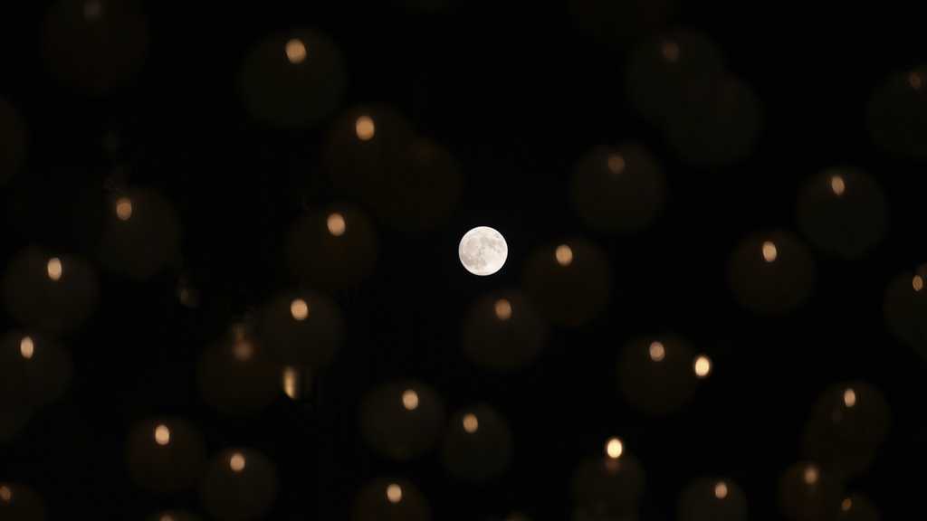 PHOTOS: Rare blue supermoon dazzles stargazers around the globe