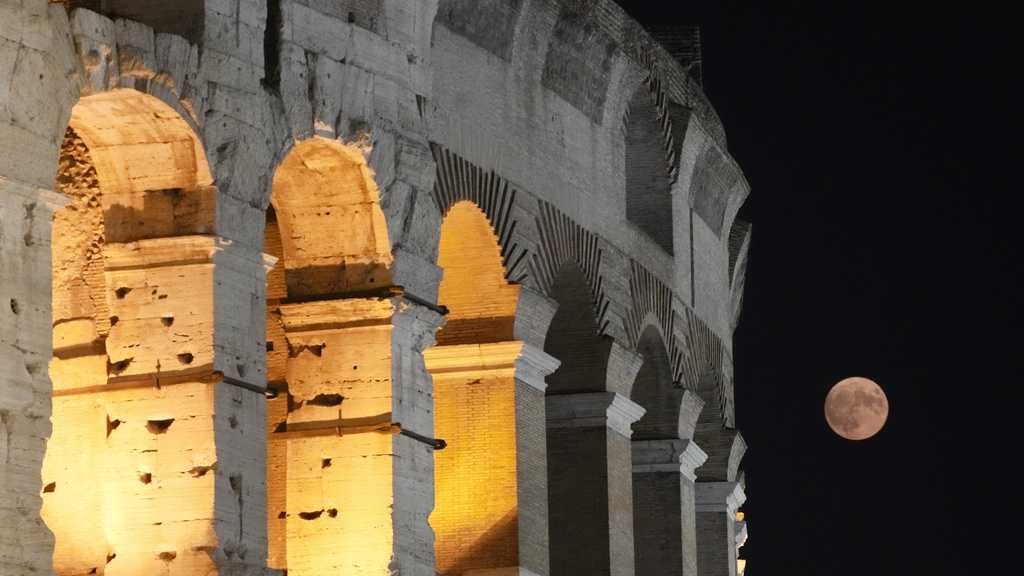 PHOTOS: Rare blue supermoon dazzles stargazers around the globe