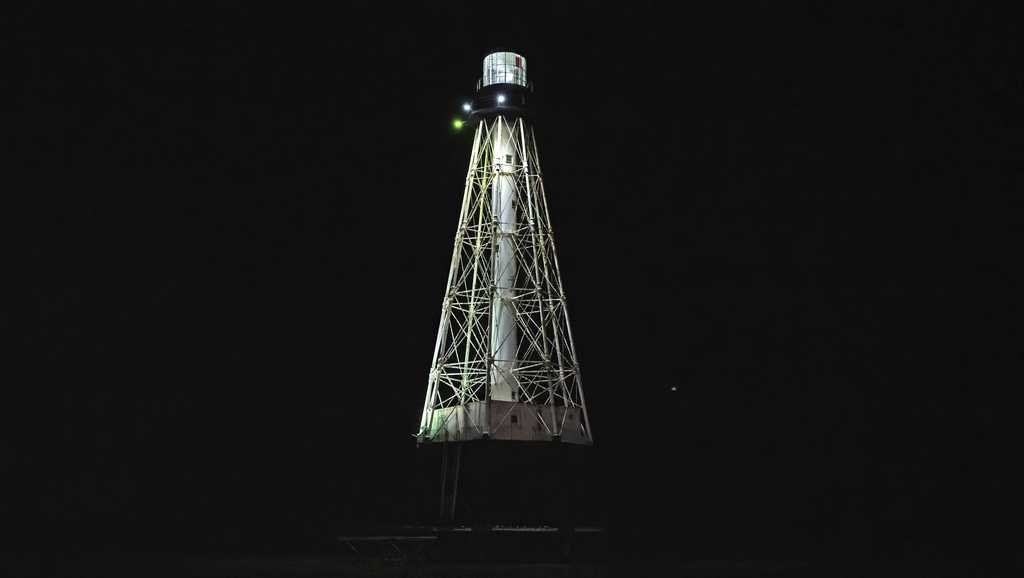 150-year-old Florida lighthouse lights up for 1st time in decade