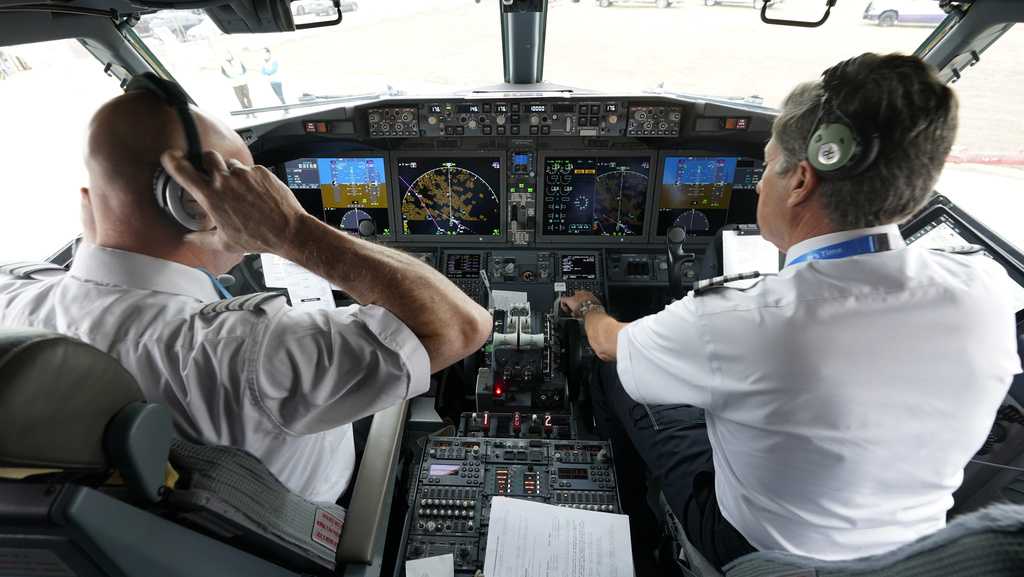 How safe are cockpits? Aviation experts weigh in after security scare ...