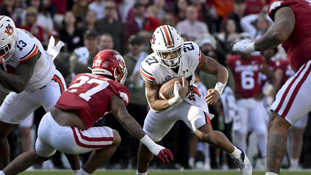 Auburn trounces Arkansas, 48-10