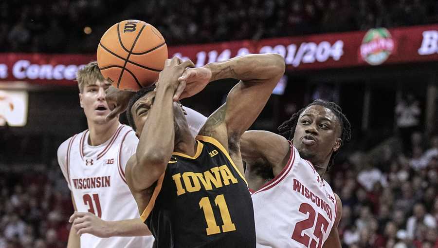 Iowa men fall on the road, remain winless in conference play