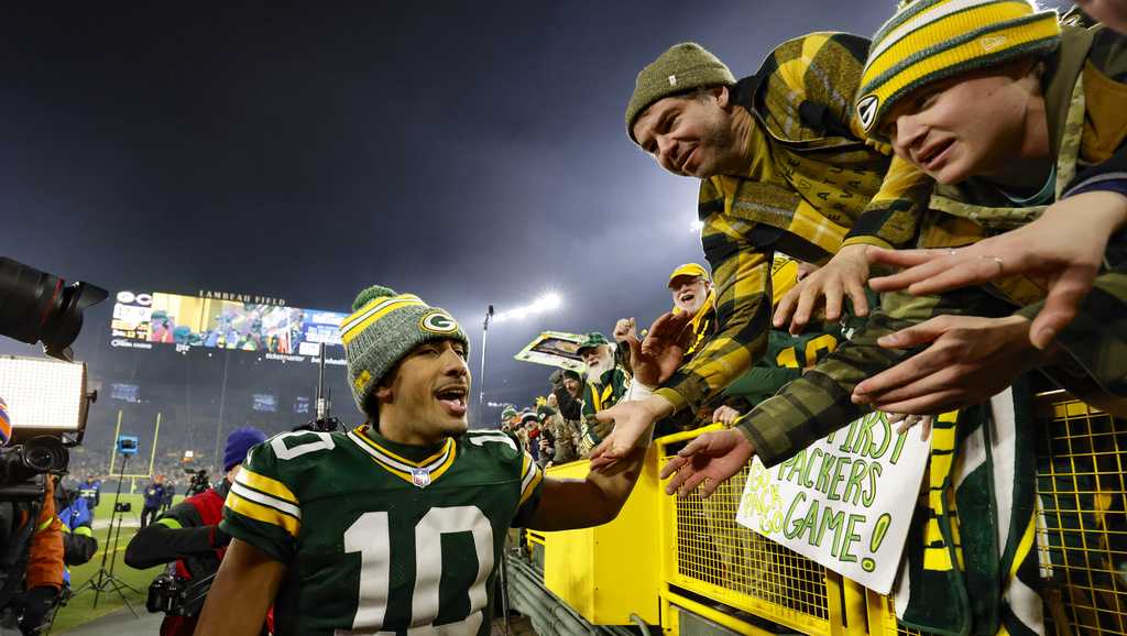 Packers clinch playoff berth after win against Bears