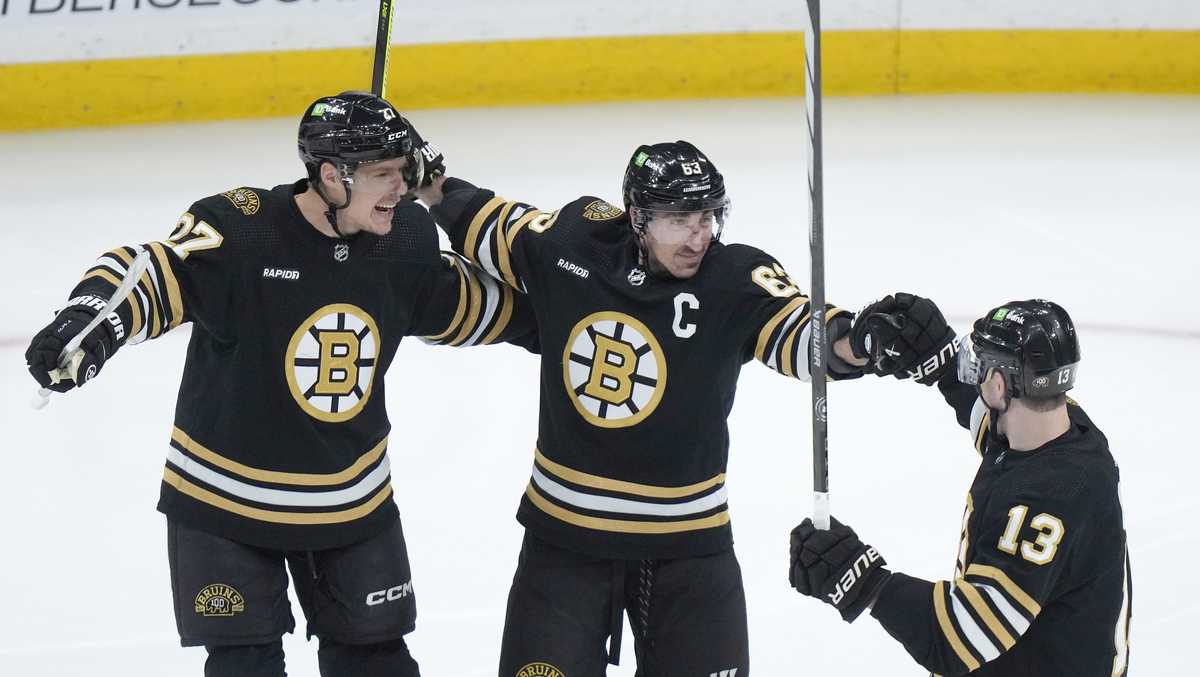 Bruins score short-handed twice, beat NHL's other top team