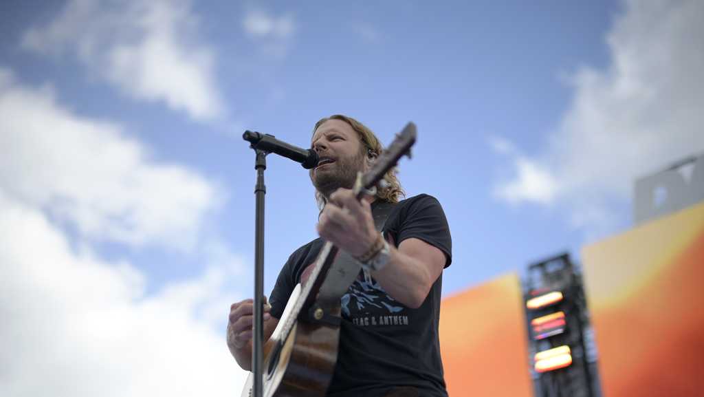 Dierks Bentley announces Omaha concert this summer