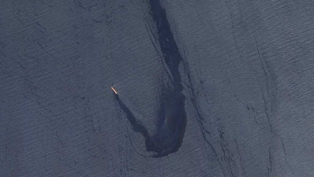 Attack on cargo ship in Red Sea caused a miles-long oil slick