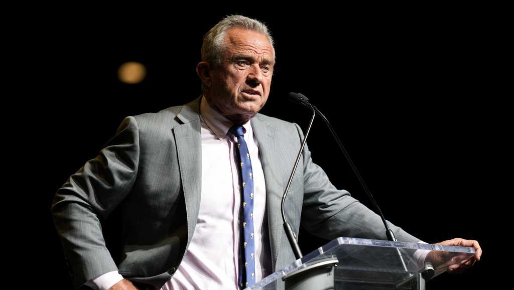 Robert F. Kennedy Jr. convenes hundreds in Iowa to try for access to ...