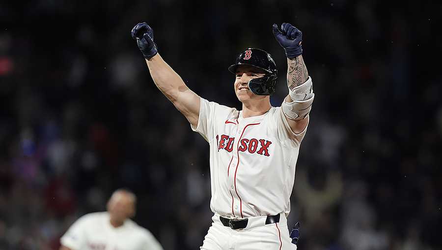 Tyler O'Neill's bloop single lifts Boston Red Sox past Chicago Cubs 5-4