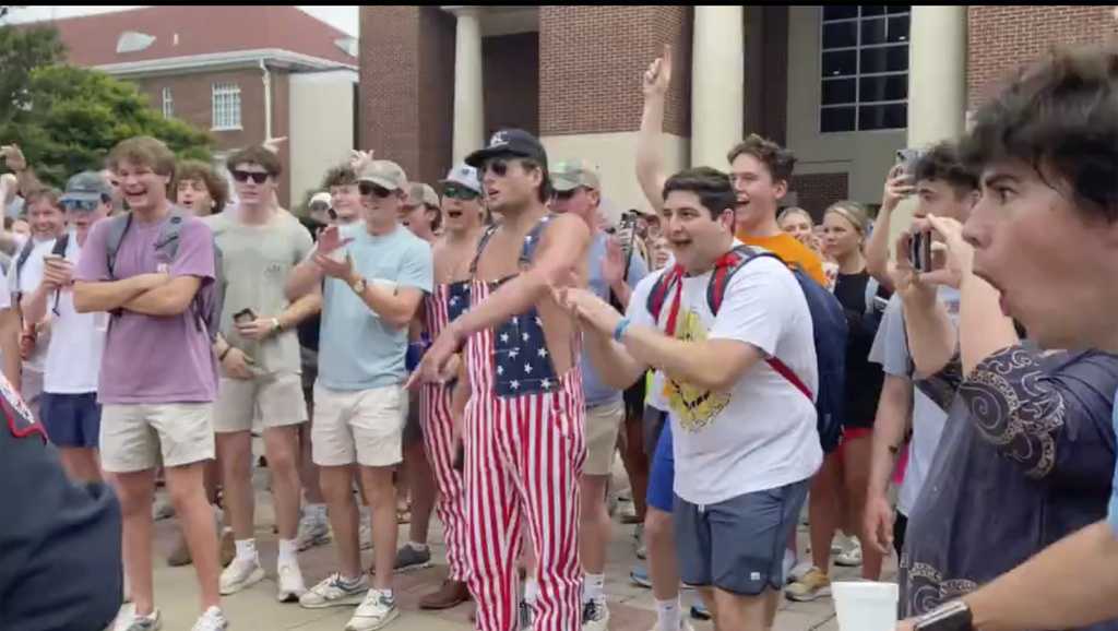 Congressman praises heckling of war protesters, including 1 who made ...