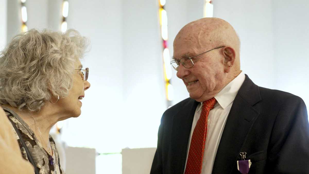 Army presents Purple Heart to Minnesota veteran 73 years after he was ...