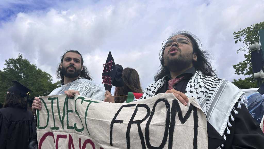 Police arrest 'many' at Israel-Hamas war protest at UC Santa Cruz ...