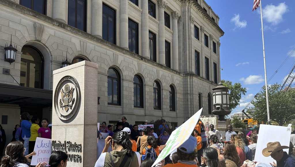 A judge temporarily blocks Iowa law that allows authorities to charge ...