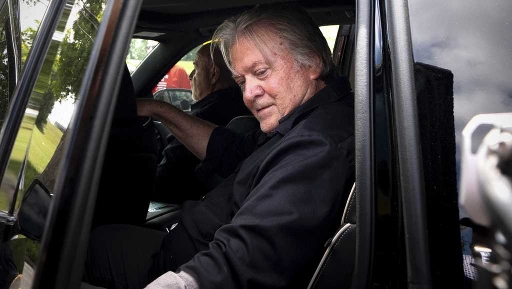 Steve Bannon begins 4-month prison sentence