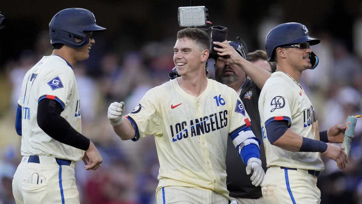 Dodgers rally for extra-innings win over Red Sox