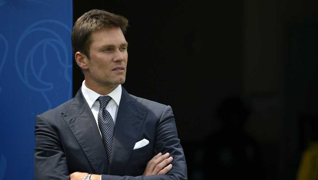 Tom Brady takes awkward first steps in his transition from the football ...