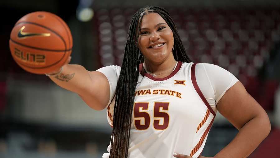 Crooks pours in 33 points as ISU beats Kansas 78-64