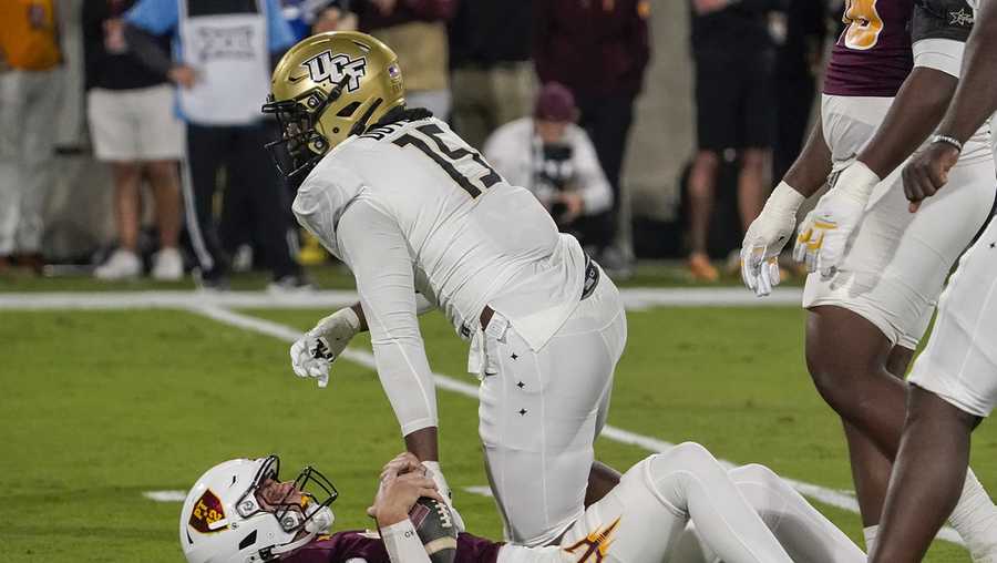Sam Leavitt's 3 TD passes help Arizona State beat UCF 35-31