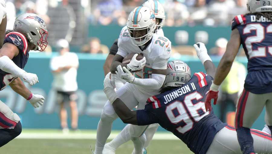 Tagovailoa leads Dolphins to 34-15 win over Patriots