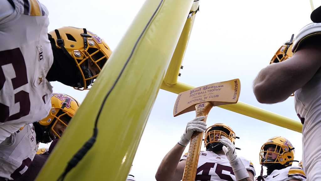 With loss to Gophers, Badgers' regular season winning streak ends