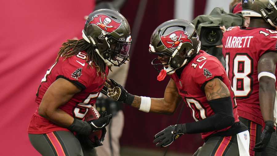 Bucs keep playoff, NFC South hopes alive with 48-14 win
