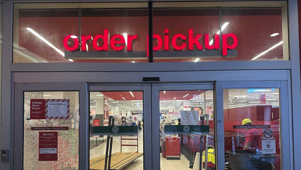 2 security guards shot by suspected LA shoplifter at Target