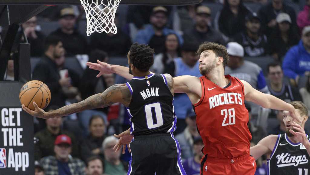 DeRozan scores 31 points in Kings' 132-127 win over the Rockets