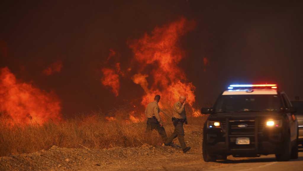 Wildfire near Los Angeles prompts evacuations