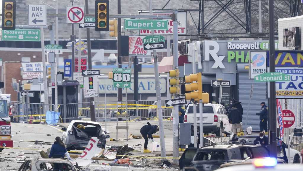 7 killed, 19 injured in medical plane crash in Philadelphia, officials say