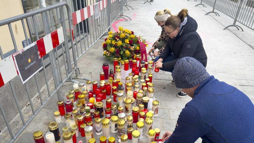 Austrian officials: Suspect in stabbing attack had ties to IS