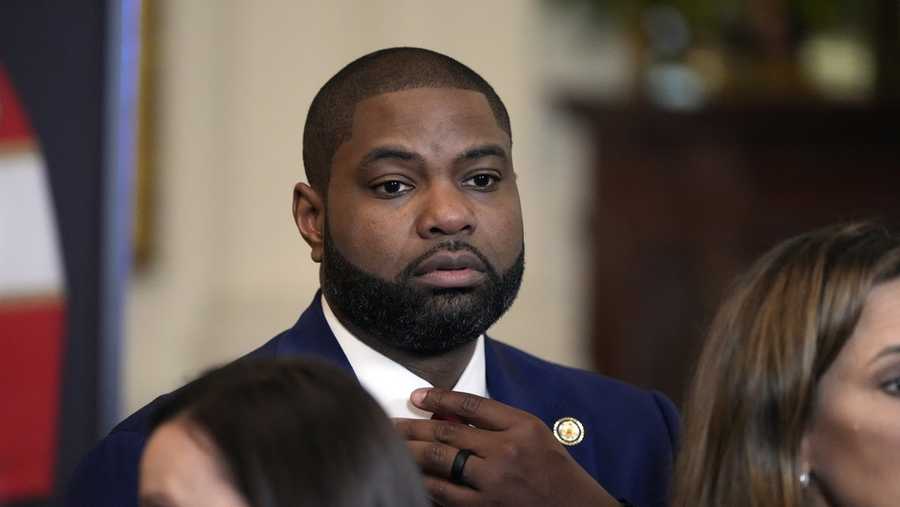 Byron Donalds leads Republican field in Florida governor race, poll shows