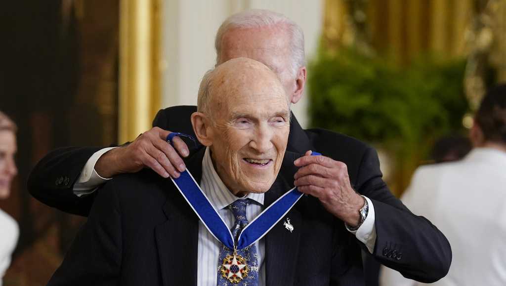 Alan Simpson, legendary US senator, dies at 93