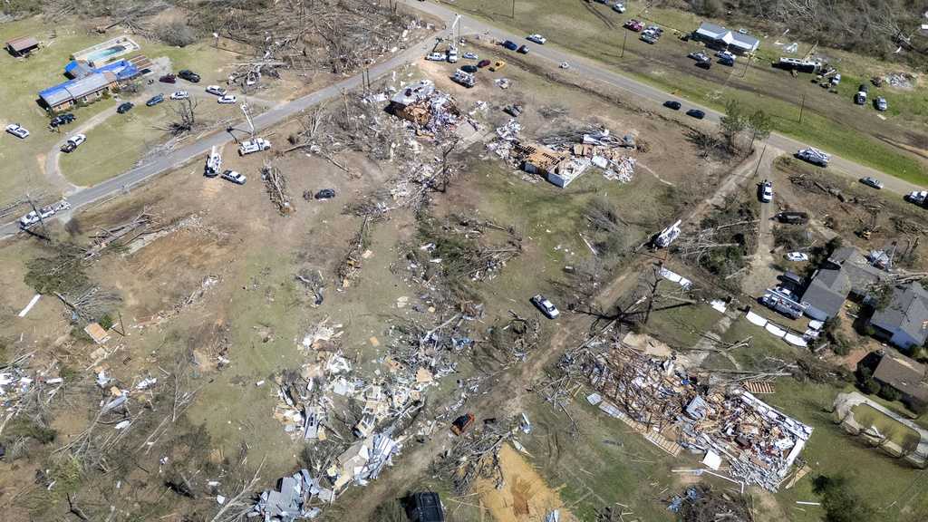 Deadly storms: Tornadoes, wildfires, dust storms Deadly storms: Tornadoes, wildfires, dust storms