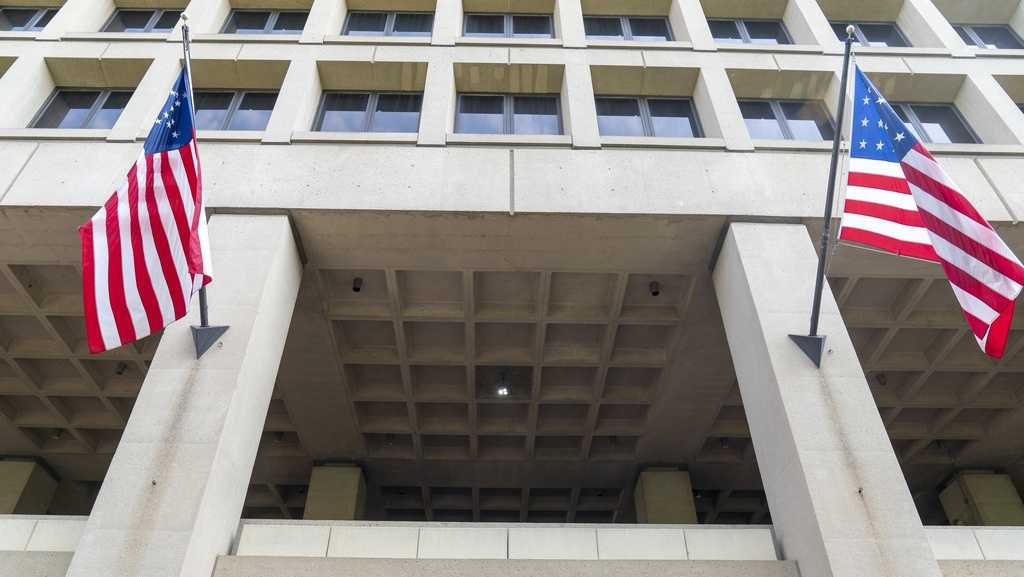 FBI agent arrested for leaking classified information
