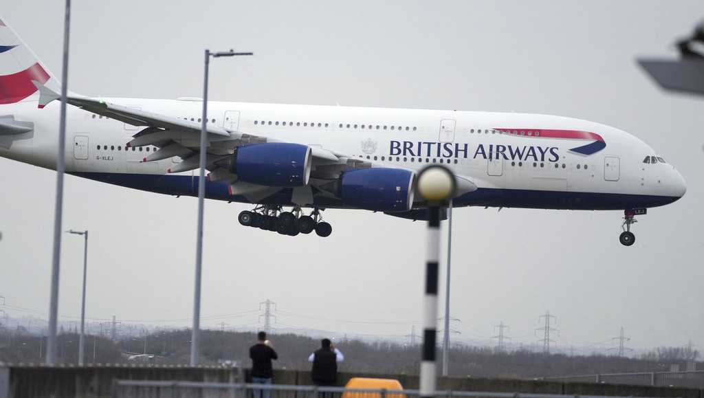 First plane lands at London's Heathrow since fire cut power to airport
